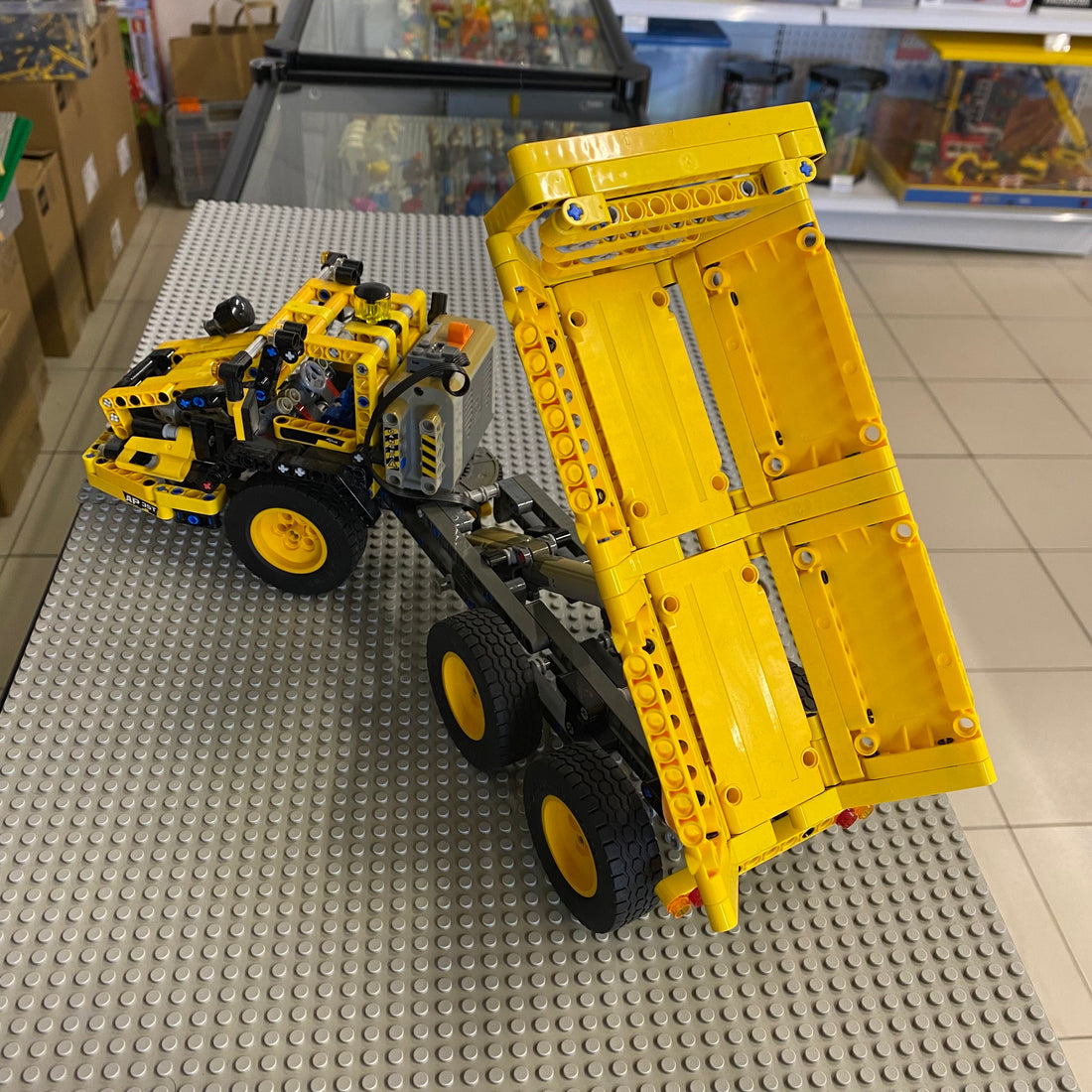 LEGO 8264 Hauler – Brickem LEGO Online Store